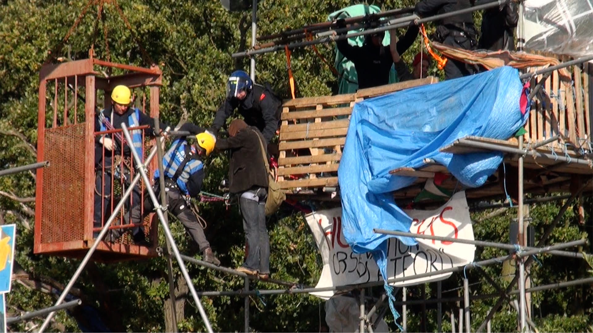 Activists Disrupt Dale Farm Eviction – Jason N. Parkinson: Freelance ...